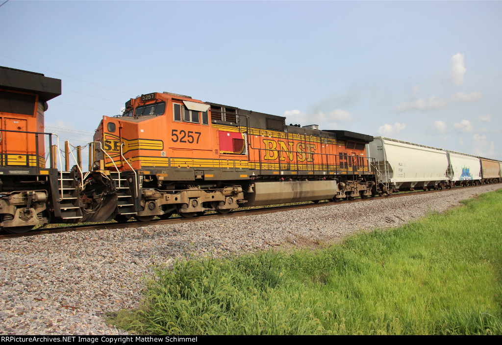 BNSF 5257